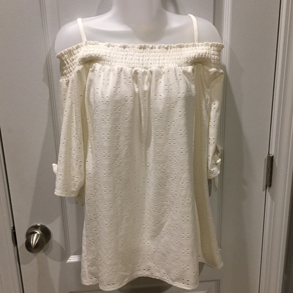 Absolutely Famous | Tops | White Blouse | Poshmark